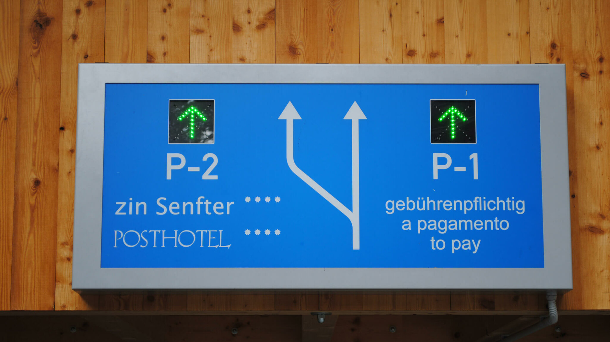 Car-park guidance systems with barriers, traffic lights & more